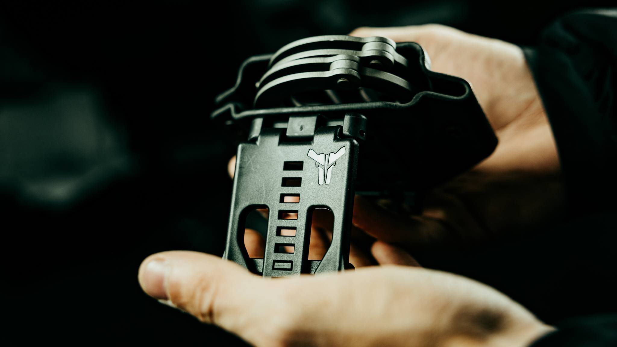 T.REX Ragnarok Handcuff Carrier – T.REX ARMS