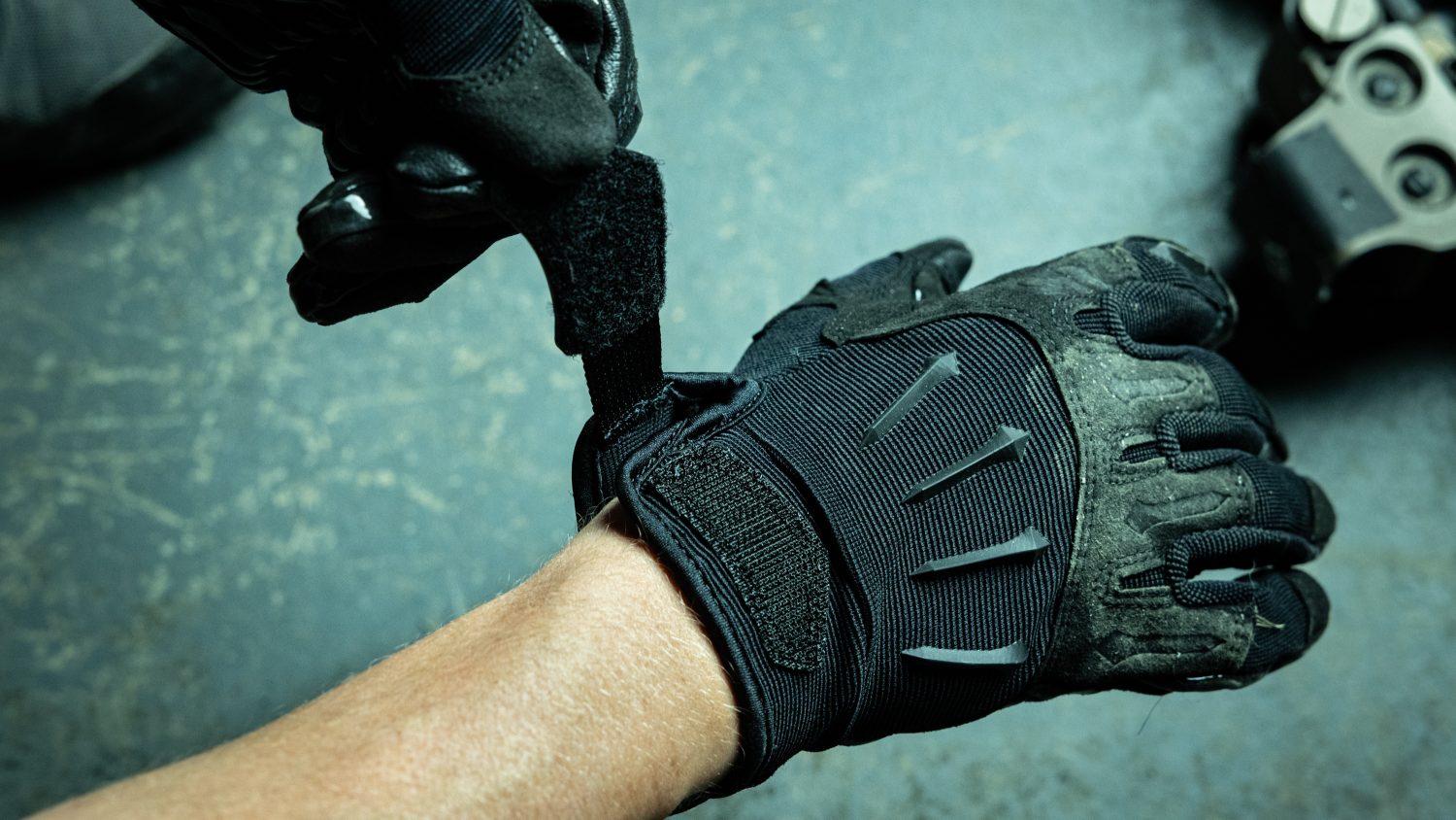 Outdoor Research Ironsight Sensor Gloves – T.REX ARMS