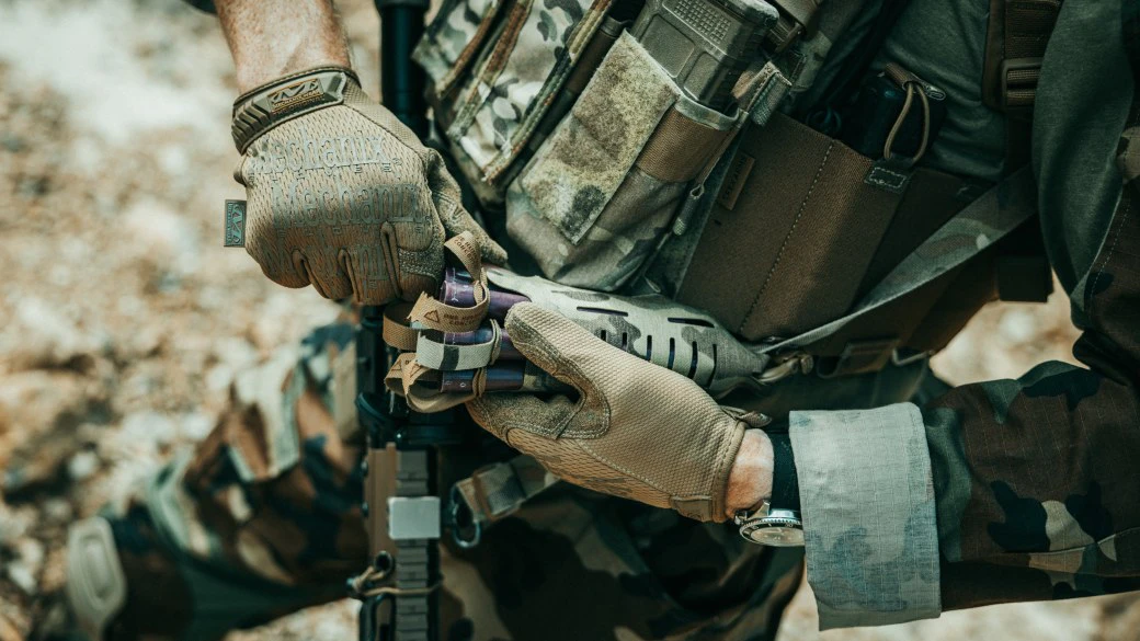 One Hundred Concepts Chemlight Kit – T.REX ARMS